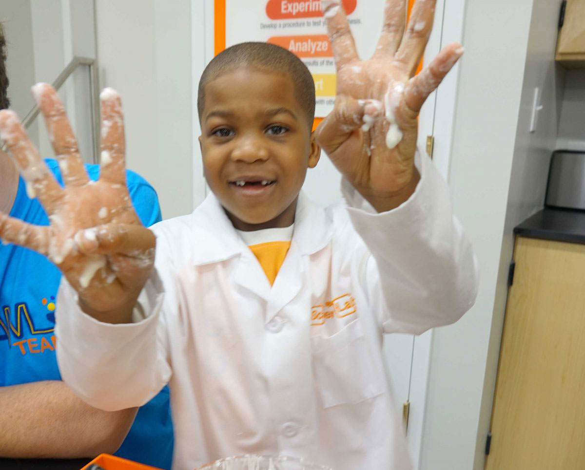 Slime Day at The Magic House | stlparent.com