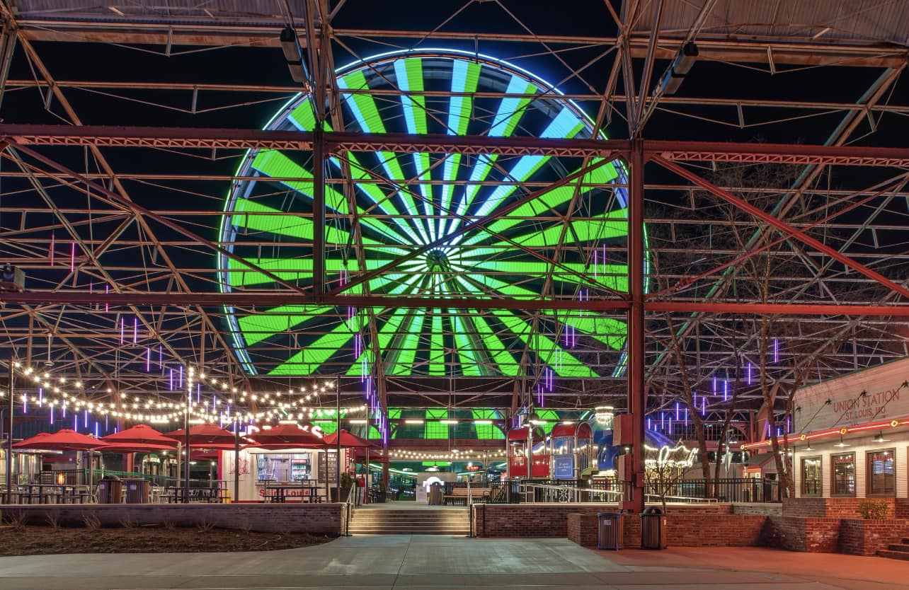 Petting Zoo at the St. Louis Wheel | stlparent.com